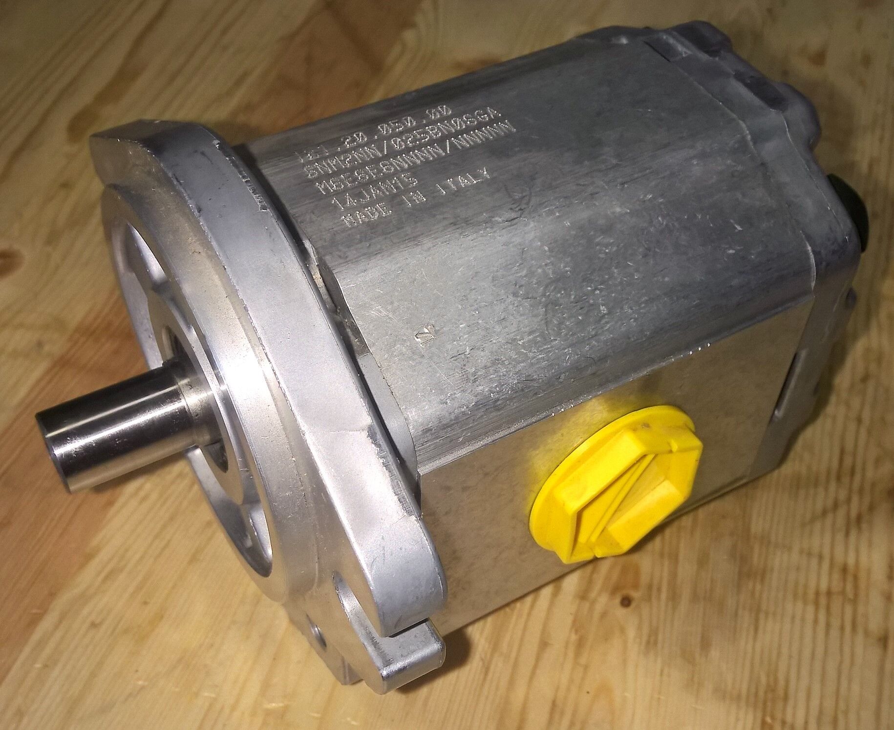 Мотор Шестеренный SNM2/25 CI06 LFU1. 121.20.050.00 SNM2NN ...